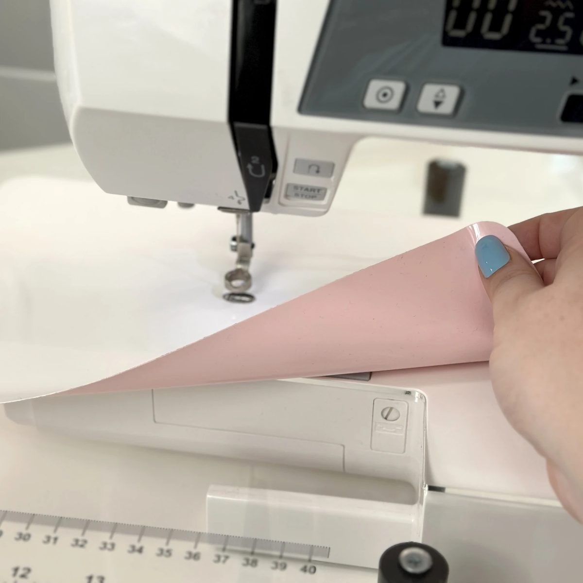 Supreme Slider - Free Motion Slider - 8" x 11.75" – Paisleys Quilt Shop